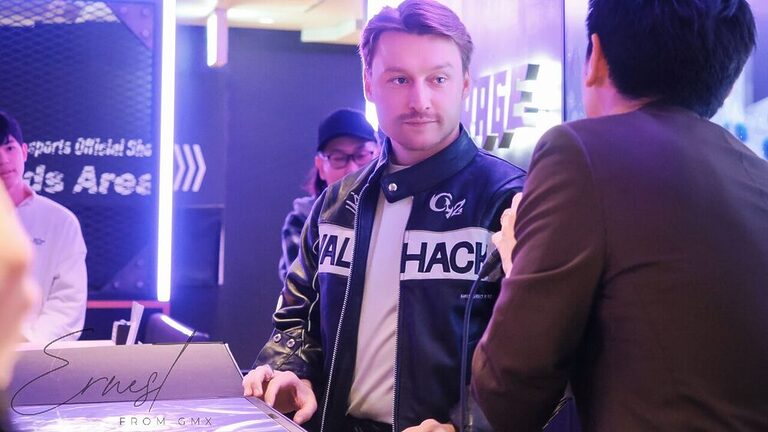 WALLHACK、限定ガラスマウスパッド「Gravity Yume」発表会を開催。イラストレーターとのトークセッションで熱狂 – Gear MetriX