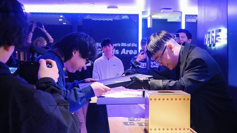 WALLHACK、限定ガラスマウスパッド「Gravity Yume」発表会を開催。イラストレーターとのトークセッションで熱狂 – Gear MetriX