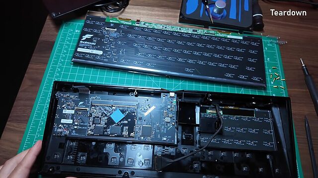 Finalmouse、革新的ゲーミングキーボード「Centerpiece Pro」の詳細機能を動画で初公開 – Gear MetriX